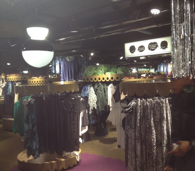 Monki Paris présentoirs - Focus Shopper - Focus Shopper