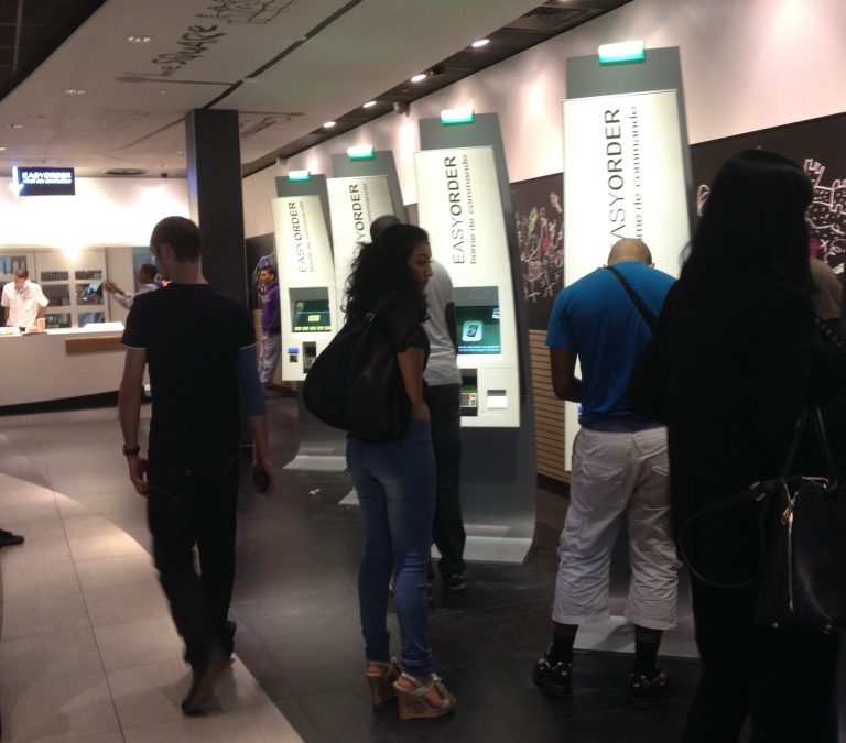 McDonald's Vélizy 2 bornes Easy chek-in - Focus Shopper - Focus Shopper